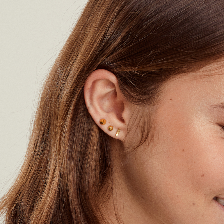 Tini Lux Hypoallergenic Titanium Mini Bar Stud Earrings | Mini Isla Studs